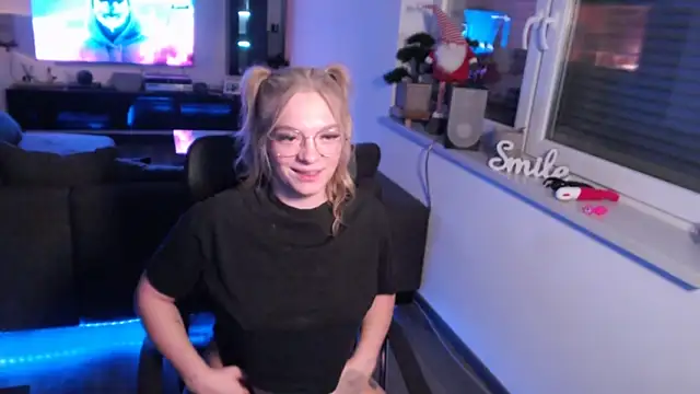 Nickygold_offiziell Stripchat live cam on FapCam.tv