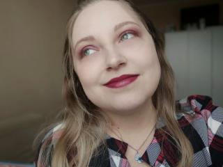 Maggiequeen-ext Xlovecam live cam on FapCam.tv